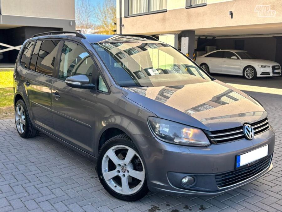 Grey Volkswagen Touran 2010 in Kaunas, with an engine capacity of 2.00 L and mileage of 451 thousand km for 3750 €, photo 3 on AUTOMOTO.COM.LV