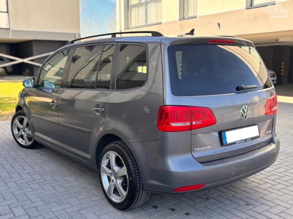 Grey Volkswagen Touran 2010 in Kaunas, with an engine capacity of 2.00 L and mileage of 451 thousand km for 3750 €, photo 4 on AUTOMOTO.COM.LV