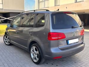 Grey Volkswagen Touran 2010 in Kaunas, with an engine capacity of 2.00 L and mileage of 451 thousand km for 3750 €, photo 5 on AUTOMOTO.COM.LV