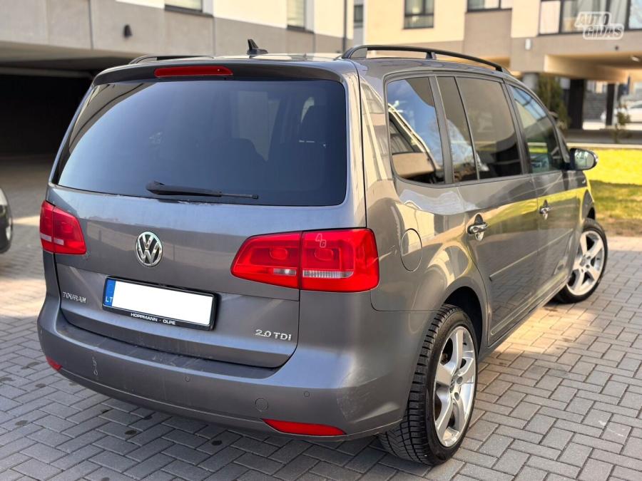 Grey Volkswagen Touran 2010 in Kaunas, with an engine capacity of 2.00 L and mileage of 451 thousand km for 3750 €, photo 8 on AUTOMOTO.COM.LV