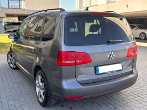 Grey Volkswagen Touran 2010 in Kaunas, with an engine capacity of 2.00 L and mileage of 451 thousand km for 3750 €, photo 9 on AUTOMOTO.COM.LV