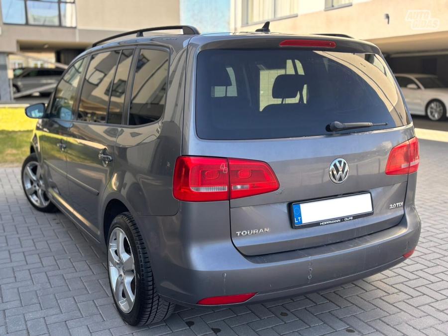 Grey Volkswagen Touran 2010 in Kaunas, with an engine capacity of 2.00 L and mileage of 451 thousand km for 3750 €, photo 9 on AUTOMOTO.COM.LV