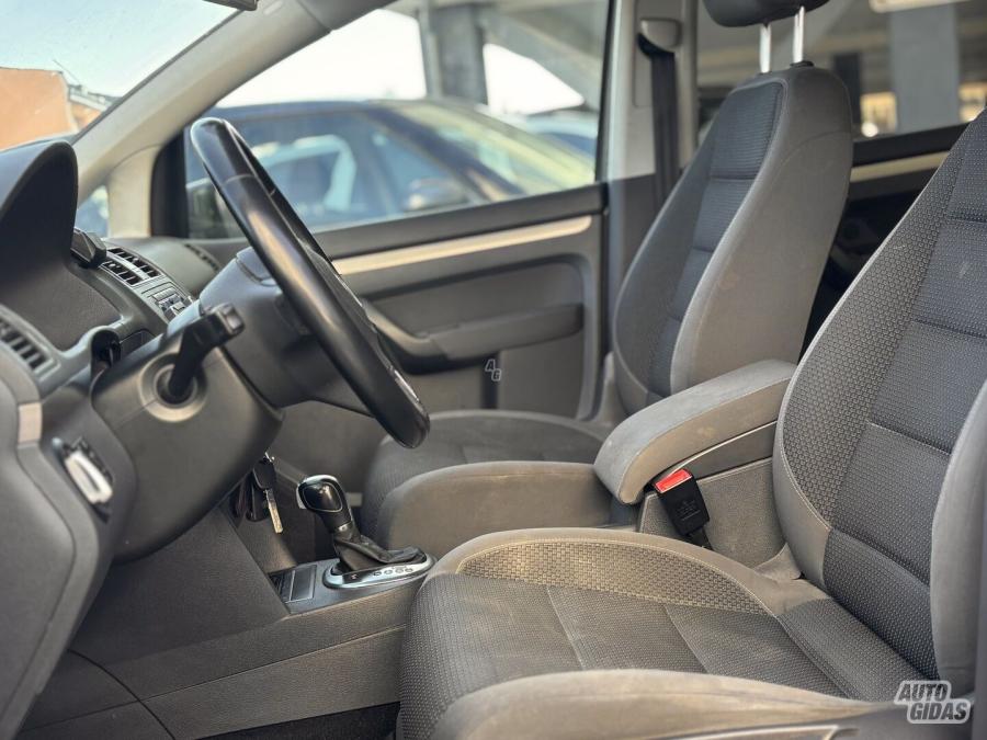 Grey Volkswagen Touran 2010 in Kaunas, with an engine capacity of 2.00 L and mileage of 451 thousand km for 3750 €, photo 13 on AUTOMOTO.COM.LV