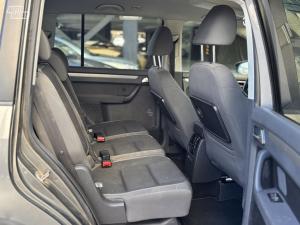 Grey Volkswagen Touran 2010 in Kaunas, with an engine capacity of 2.00 L and mileage of 451 thousand km for 3750 €, photo 21 on AUTOMOTO.COM.LV