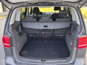 Grey Volkswagen Touran 2010 in Kaunas, with an engine capacity of 2.00 L and mileage of 451 thousand km for 3750 €, photo 23 on AUTOMOTO.COM.LV