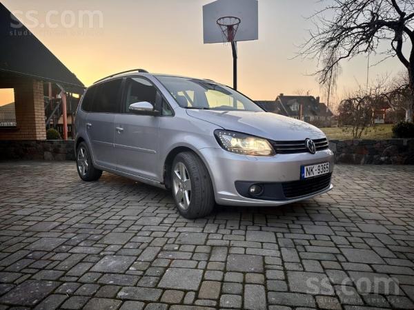 Pelēks Volkswagen Touran 2010 Saldus, ar dzinēja tilpumu 1.60 L un nobraukumu 296 tūkst. km par 4850 €, foto 1 vietnē AUTOMOTO.COM.LV