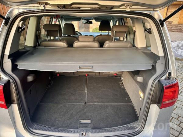 Pelēks Volkswagen Touran 2010 Saldus, ar dzinēja tilpumu 1.60 L un nobraukumu 296 tūkst. km par 4850 €, foto 6 vietnē AUTOMOTO.COM.LV