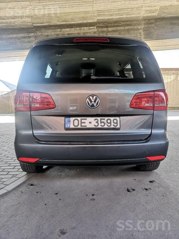 Pelēks Volkswagen Touran 2010 Daugavpils, ar dzinēja tilpumu 1.60 L un nobraukumu 216 tūkst. km par 4450 €, foto 2 vietnē AUTOMOTO.COM.LV
