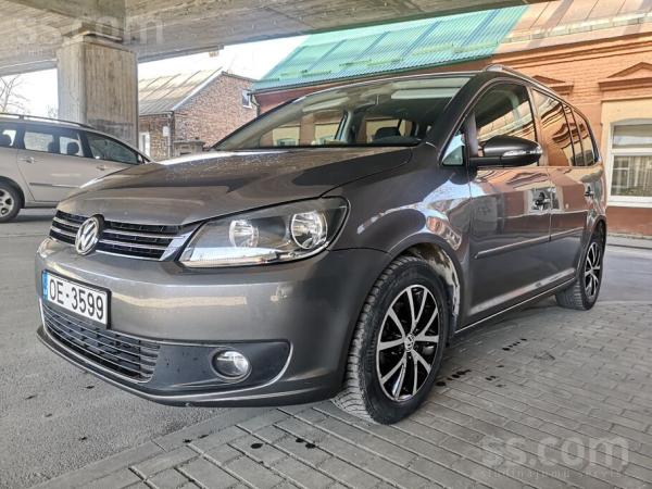 Pelēks Volkswagen Touran 2010 Daugavpils, ar dzinēja tilpumu 1.60 L un nobraukumu 216 tūkst. km par 4450 €, foto 7 vietnē AUTOMOTO.COM.LV