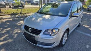 Grey Volkswagen Touran 2010 in Marijampole, with an engine capacity of 1.60 L and mileage of 185 thousand km for 4099 €, photo  on AUTOMOTO.COM.LV