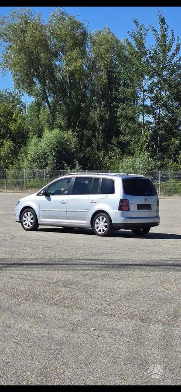 Grey Volkswagen Touran 2010 in Marijampole, with an engine capacity of 1.60 L and mileage of 185 thousand km for 4099 €, photo 6 on AUTOMOTO.COM.LV