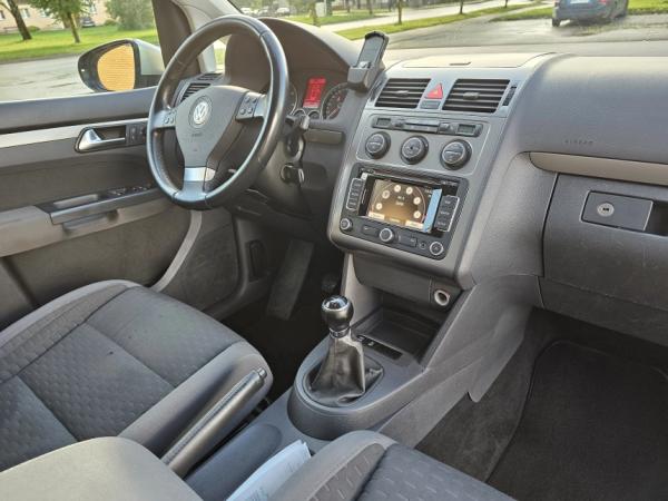 Grey Volkswagen Touran 2010 in Riga, with an engine capacity of 1.90 L and mileage of 318 thousand km for 3950 €, photo 2 on AUTOMOTO.COM.LV