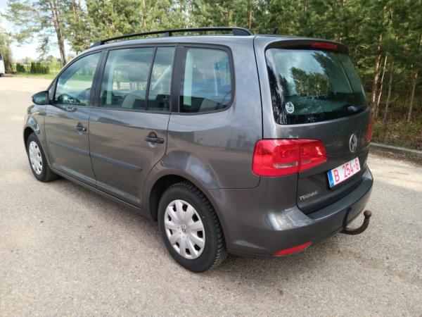Pelēks Volkswagen Touran 2010 Rīga, ar dzinēja tilpumu 1.40 L un nobraukumu 217 tūkst. km par 4800 €, foto 4 vietnē AUTOMOTO.COM.LV