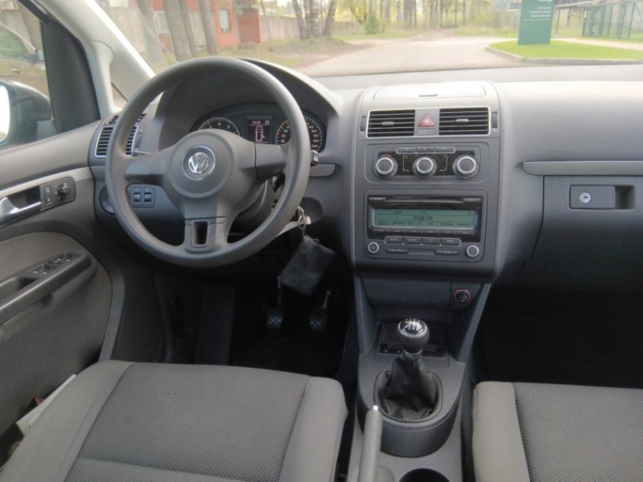 Pelēks Volkswagen Touran 2010 Rīga, ar dzinēja tilpumu 1.40 L un nobraukumu 217 tūkst. km par 4800 €, foto 7 vietnē AUTOMOTO.COM.LV