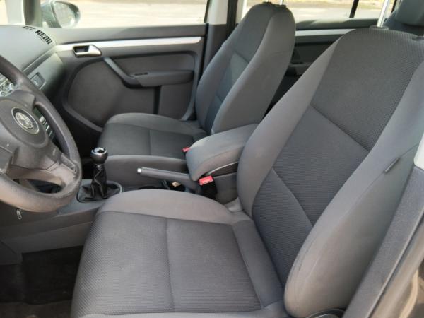 Pelēks Volkswagen Touran 2010 Rīga, ar dzinēja tilpumu 1.40 L un nobraukumu 217 tūkst. km par 4800 €, foto 7 vietnē AUTOMOTO.COM.LV