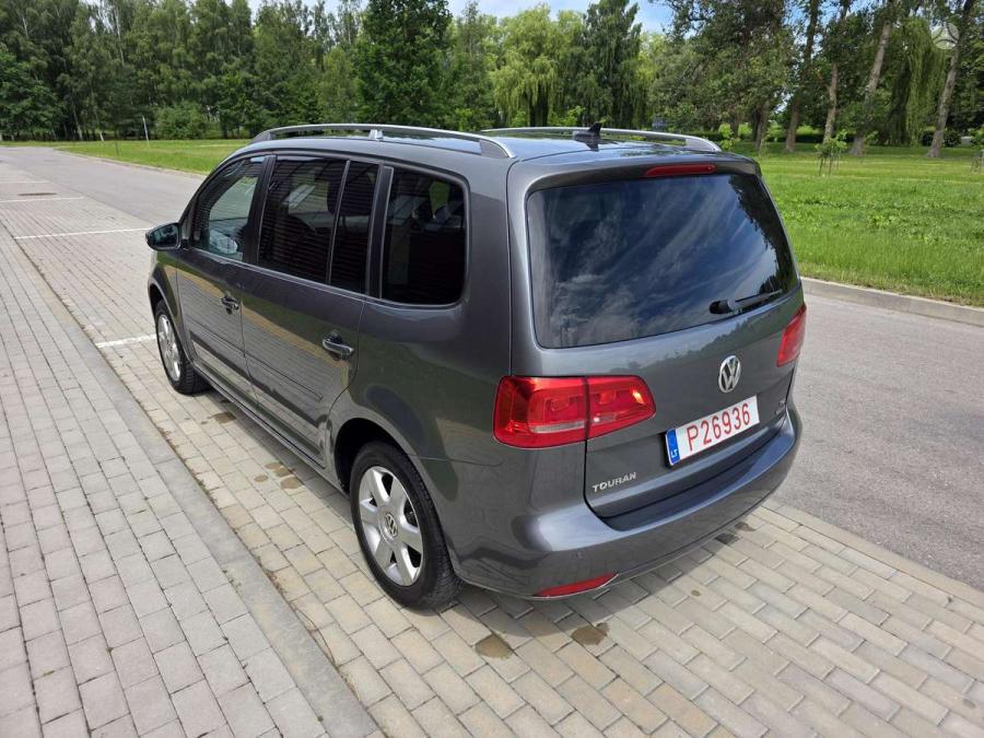 Pelēks Volkswagen Touran 2010 Vilkaviškis, ar dzinēja tilpumu 1.60 L un nobraukumu 229 tūkst. km par 4900 €, foto 5 vietnē AUTOMOTO.COM.LV