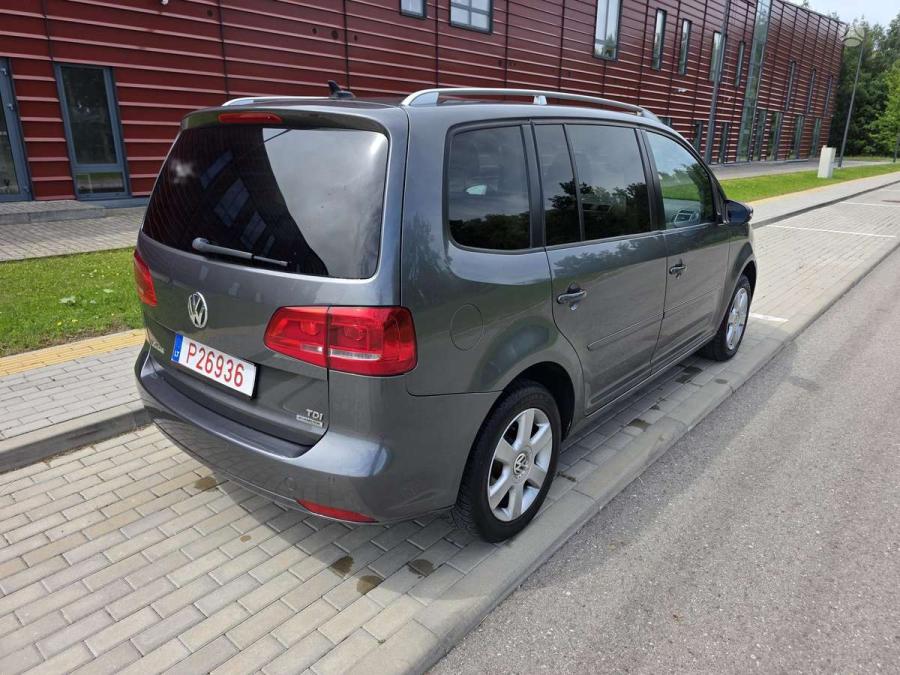 Pelēks Volkswagen Touran 2010 Vilkaviškis, ar dzinēja tilpumu 1.60 L un nobraukumu 229 tūkst. km par 4900 €, foto 7 vietnē AUTOMOTO.COM.LV
