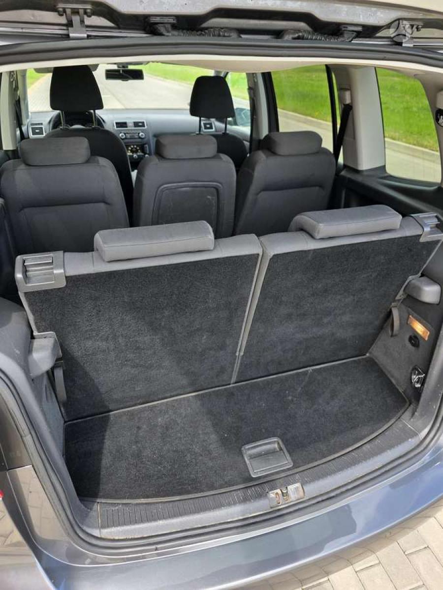 Pelēks Volkswagen Touran 2010 Vilkaviškis, ar dzinēja tilpumu 1.60 L un nobraukumu 229 tūkst. km par 4900 €, foto 12 vietnē AUTOMOTO.COM.LV