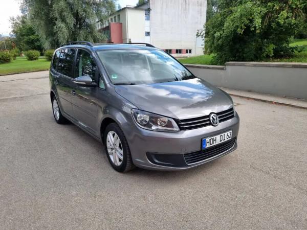 Grey Volkswagen Touran 2010 in Jekabpils, with an engine capacity of 1.60 L and mileage of 255 thousand km for 3390 €, photo 4 on AUTOMOTO.COM.LV