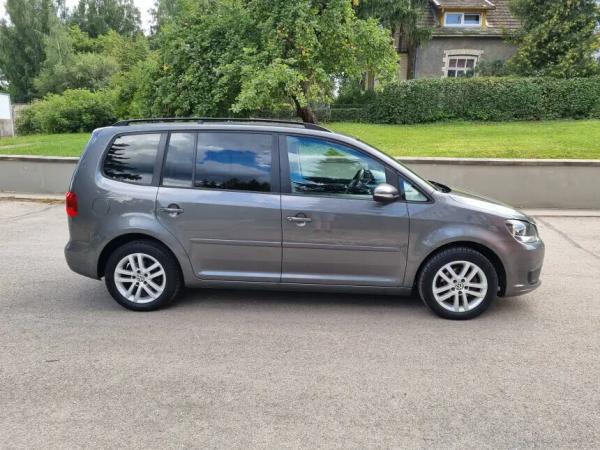 Grey Volkswagen Touran 2010 in Jekabpils, with an engine capacity of 1.60 L and mileage of 255 thousand km for 3390 €, photo 6 on AUTOMOTO.COM.LV