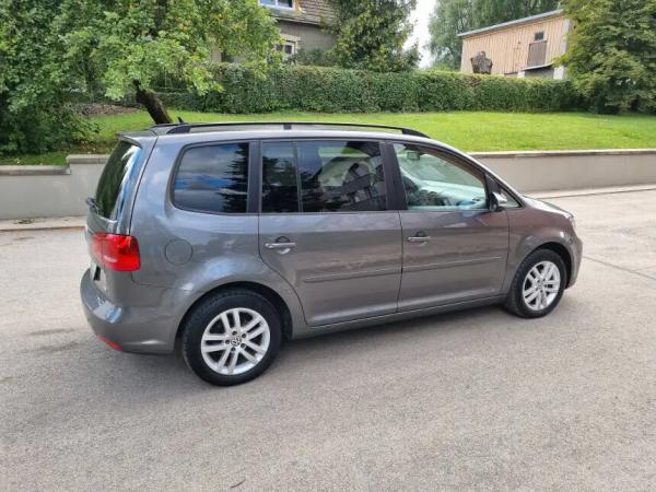 Grey Volkswagen Touran 2010 in Jekabpils, with an engine capacity of 1.60 L and mileage of 255 thousand km for 3390 €, photo 7 on AUTOMOTO.COM.LV