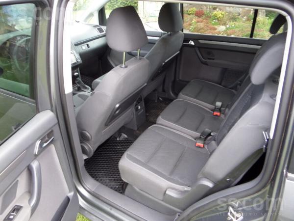 Grey Volkswagen Touran 2010 in Saldus, with an engine capacity of 1.20 L and mileage of 279 thousand km for 4350 €, photo 7 on AUTOMOTO.COM.LV
