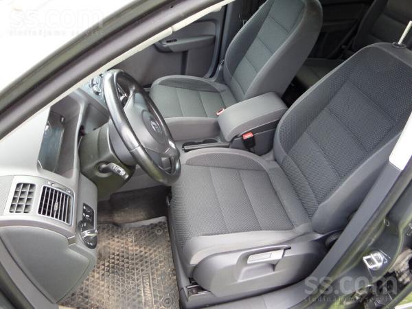 Grey Volkswagen Touran 2010 in Saldus, with an engine capacity of 1.20 L and mileage of 279 thousand km for 4350 €, photo 9 on AUTOMOTO.COM.LV