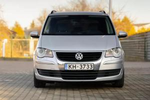 Pelēks Volkswagen Touran 2010 Jelgava, ar dzinēja tilpumu 2.00 L un nobraukumu 232 tūkst. km par 3700 €, foto 4 vietnē AUTOMOTO.COM.LV