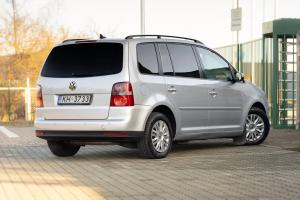 Pelēks Volkswagen Touran 2010 Jelgava, ar dzinēja tilpumu 2.00 L un nobraukumu 232 tūkst. km par 3700 €, foto 6 vietnē AUTOMOTO.COM.LV