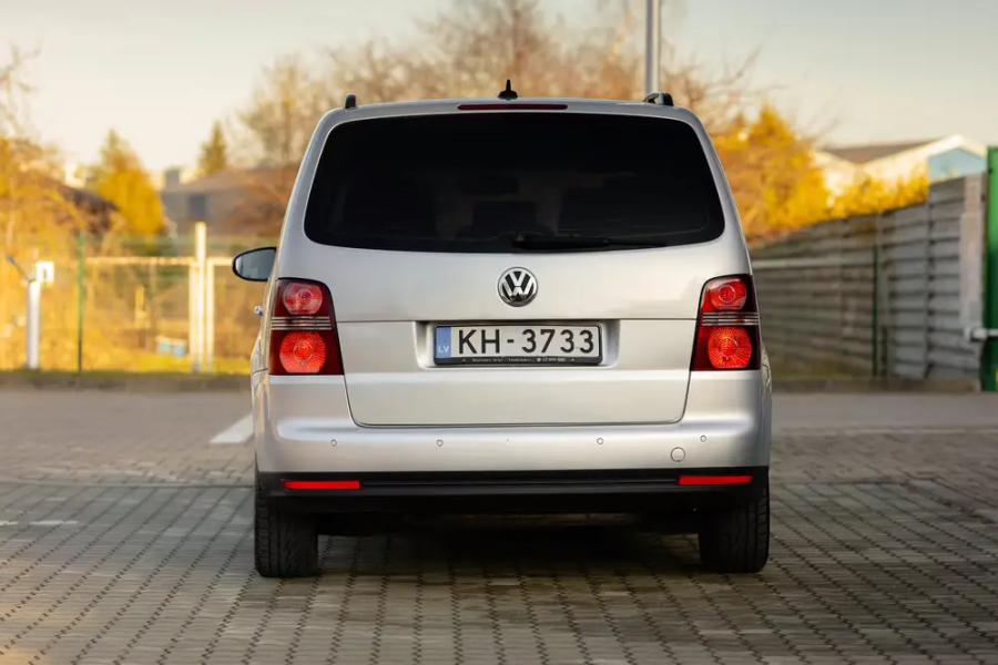 Pelēks Volkswagen Touran 2010 Jelgava, ar dzinēja tilpumu 2.00 L un nobraukumu 232 tūkst. km par 3700 €, foto 7 vietnē AUTOMOTO.COM.LV