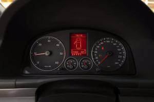 Pelēks Volkswagen Touran 2010 Jelgava, ar dzinēja tilpumu 2.00 L un nobraukumu 232 tūkst. km par 3700 €, foto 10 vietnē AUTOMOTO.COM.LV