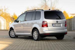 Grey Volkswagen Touran 2010 in Riga, with an engine capacity of 2.00 L and mileage of 232 thousand km for 3600 €, photo 5 on AUTOMOTO.COM.LV
