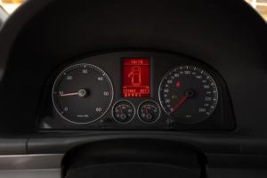 Grey Volkswagen Touran 2010 in Riga, with an engine capacity of 2.00 L and mileage of 232 thousand km for 3600 €, photo 10 on AUTOMOTO.COM.LV