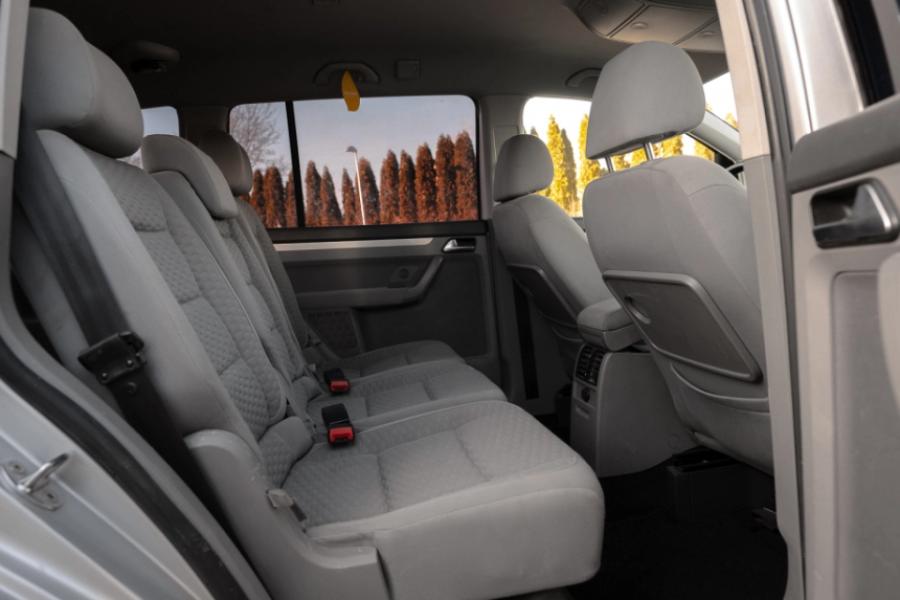 Grey Volkswagen Touran 2010 in Riga, with an engine capacity of 2.00 L and mileage of 232 thousand km for 3600 €, photo 14 on AUTOMOTO.COM.LV