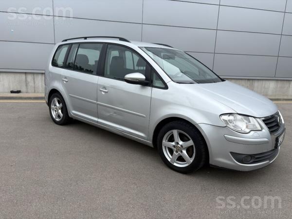 Grey Volkswagen Touran 2010 in Riga, with an engine capacity of 1.90 L and mileage of 281 thousand km for 1450 €, photo 2 on AUTOMOTO.COM.LV