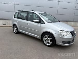 Pelēks Volkswagen Touran 2010 Rīga, ar dzinēja tilpumu 1.90 L un nobraukumu 281 tūkst. km par 1450 €, foto 3 vietnē AUTOMOTO.COM.LV