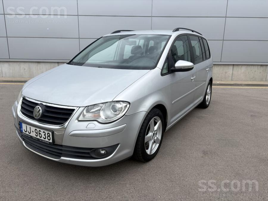 Pelēks Volkswagen Touran 2010 Rīga, ar dzinēja tilpumu 1.90 L un nobraukumu 281 tūkst. km par 1450 €, foto 5 vietnē AUTOMOTO.COM.LV