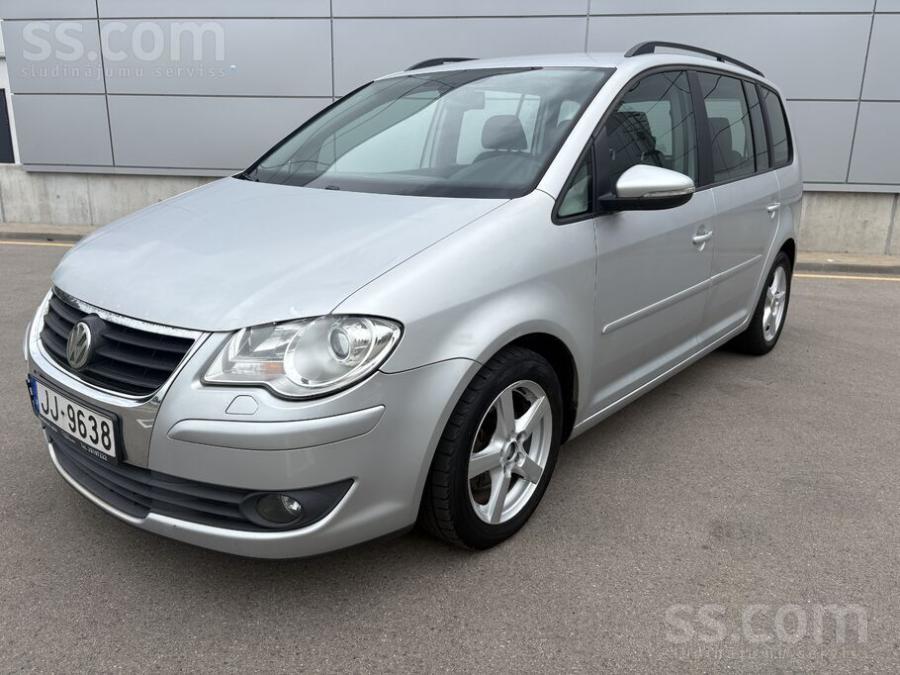 Pelēks Volkswagen Touran 2010 Rīga, ar dzinēja tilpumu 1.90 L un nobraukumu 281 tūkst. km par 1450 €, foto 6 vietnē AUTOMOTO.COM.LV