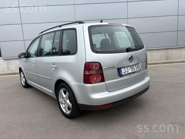 Grey Volkswagen Touran 2010 in Riga, with an engine capacity of 1.90 L and mileage of 281 thousand km for 1450 €, photo 6 on AUTOMOTO.COM.LV