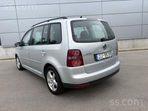 Pelēks Volkswagen Touran 2010 Rīga, ar dzinēja tilpumu 1.90 L un nobraukumu 281 tūkst. km par 1450 €, foto 7 vietnē AUTOMOTO.COM.LV