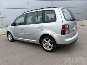 Pelēks Volkswagen Touran 2010 Rīga, ar dzinēja tilpumu 1.90 L un nobraukumu 281 tūkst. km par 1450 €, foto 8 vietnē AUTOMOTO.COM.LV