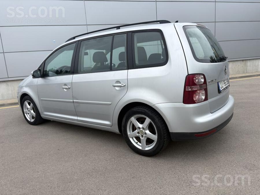 Pelēks Volkswagen Touran 2010 Rīga, ar dzinēja tilpumu 1.90 L un nobraukumu 281 tūkst. km par 1450 €, foto 8 vietnē AUTOMOTO.COM.LV