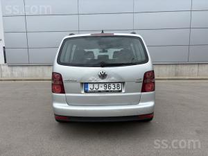 Pelēks Volkswagen Touran 2010 Rīga, ar dzinēja tilpumu 1.90 L un nobraukumu 281 tūkst. km par 1450 €, foto 9 vietnē AUTOMOTO.COM.LV