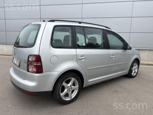 Pelēks Volkswagen Touran 2010 Rīga, ar dzinēja tilpumu 1.90 L un nobraukumu 281 tūkst. km par 1450 €, foto 11 vietnē AUTOMOTO.COM.LV