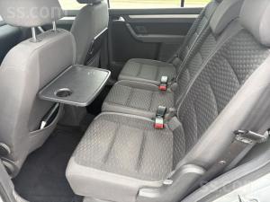 Pelēks Volkswagen Touran 2010 Rīga, ar dzinēja tilpumu 1.90 L un nobraukumu 281 tūkst. km par 1450 €, foto 15 vietnē AUTOMOTO.COM.LV