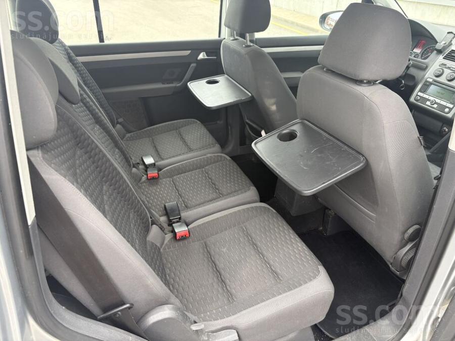 Pelēks Volkswagen Touran 2010 Rīga, ar dzinēja tilpumu 1.90 L un nobraukumu 281 tūkst. km par 1450 €, foto 17 vietnē AUTOMOTO.COM.LV