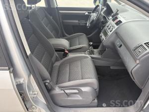 Pelēks Volkswagen Touran 2010 Rīga, ar dzinēja tilpumu 1.90 L un nobraukumu 281 tūkst. km par 1450 €, foto 18 vietnē AUTOMOTO.COM.LV