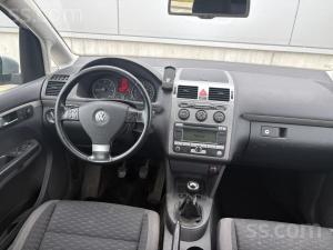 Pelēks Volkswagen Touran 2010 Rīga, ar dzinēja tilpumu 1.90 L un nobraukumu 281 tūkst. km par 1450 €, foto 19 vietnē AUTOMOTO.COM.LV
