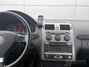 Pelēks Volkswagen Touran 2010 Rīga, ar dzinēja tilpumu 1.90 L un nobraukumu 281 tūkst. km par 1450 €, foto 20 vietnē AUTOMOTO.COM.LV