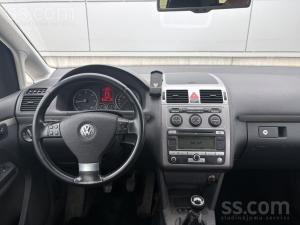 Pelēks Volkswagen Touran 2010 Rīga, ar dzinēja tilpumu 1.90 L un nobraukumu 281 tūkst. km par 1450 €, foto 21 vietnē AUTOMOTO.COM.LV